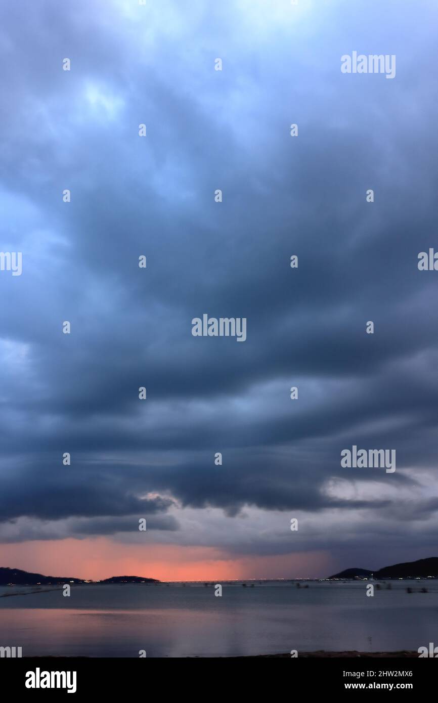 Photo set of clouds in the morning, at sunrise And changing the color ...
