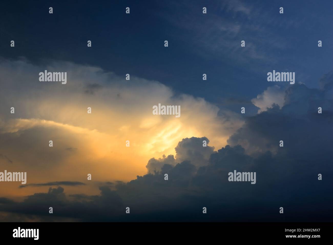 Photo set of clouds in the morning, at sunrise And changing the color ...