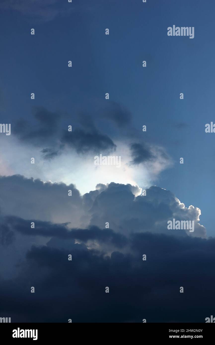 Photo set of clouds in the morning, at sunrise And changing the color ...