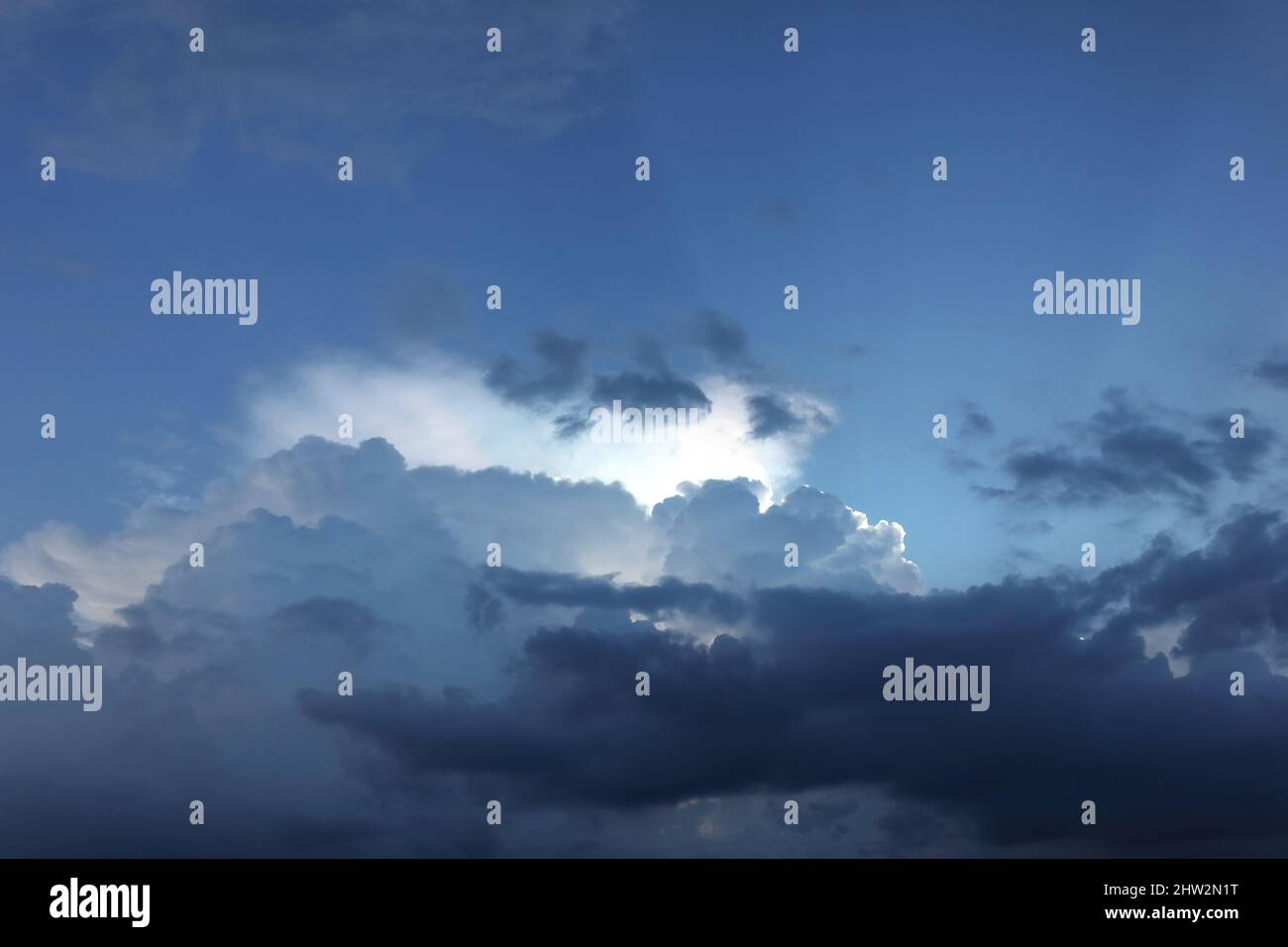 Photo set of clouds in the morning, at sunrise And changing the color ...