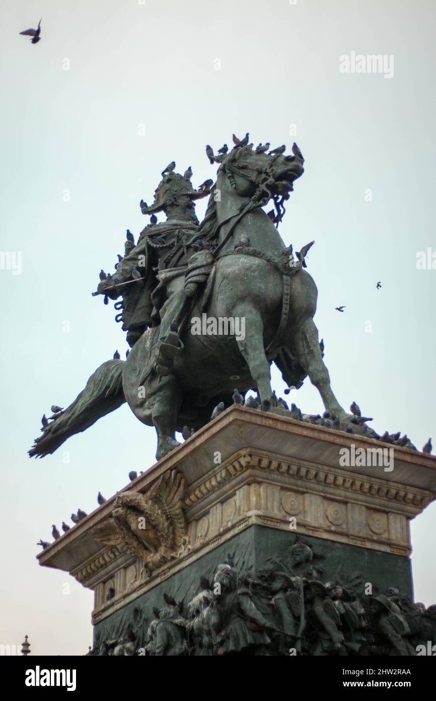 In front duomo milan hi-res stock photography and images - Alamy