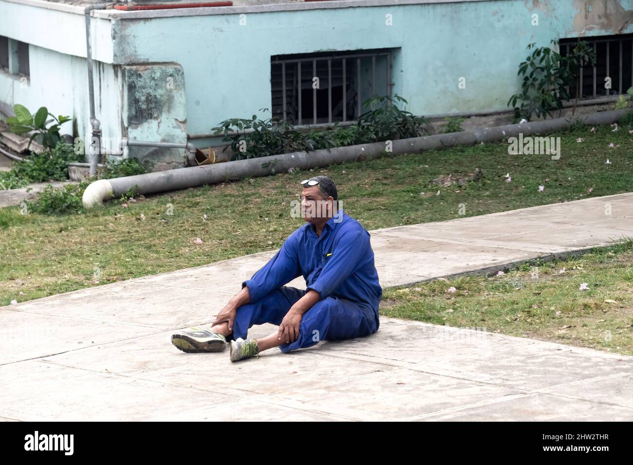 Cuban mechanic hi-res stock photography and images - Alamy