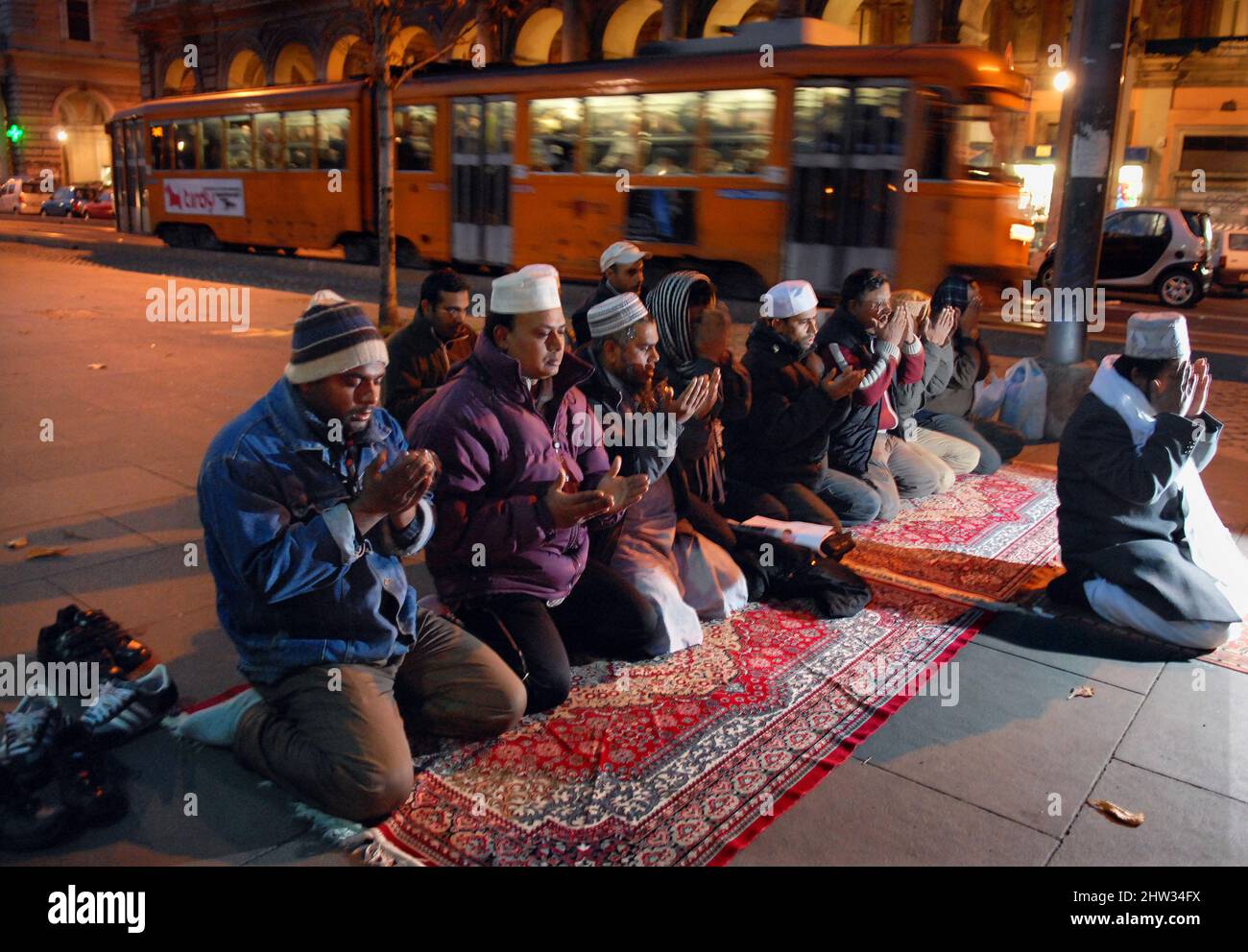 Islamic prayer hi-res stock photography and images - Alamy