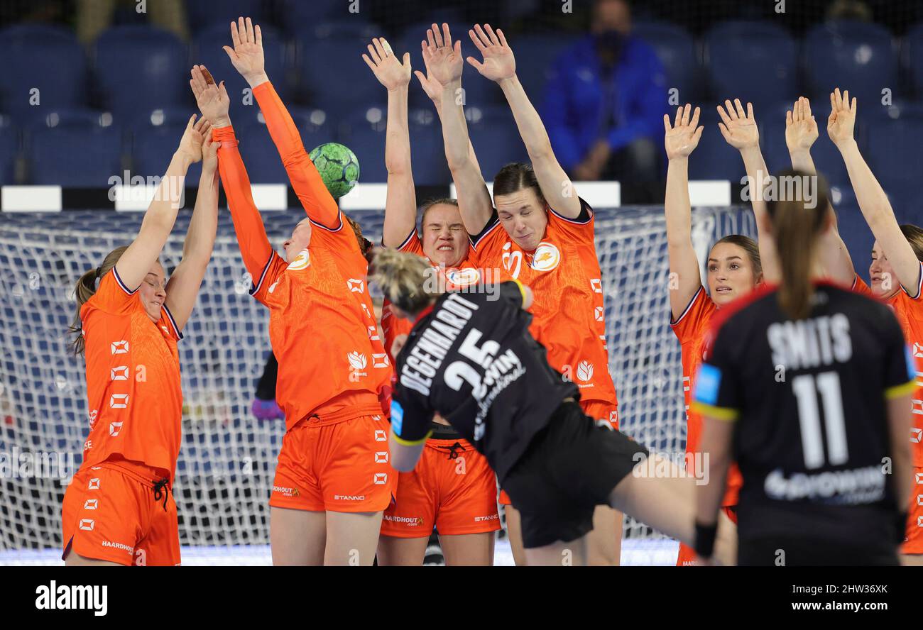 Krefeld, Deutschland. 03rd Mar, 2022. firo: 03.03.2022 handball: women ...