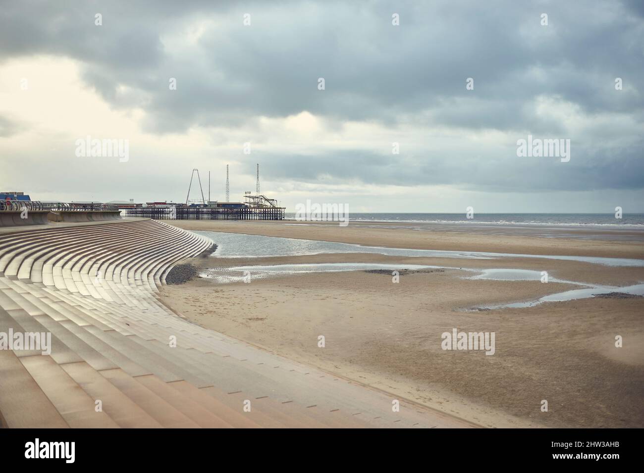 South shore beach blackpool hi-res stock photography and images - Alamy