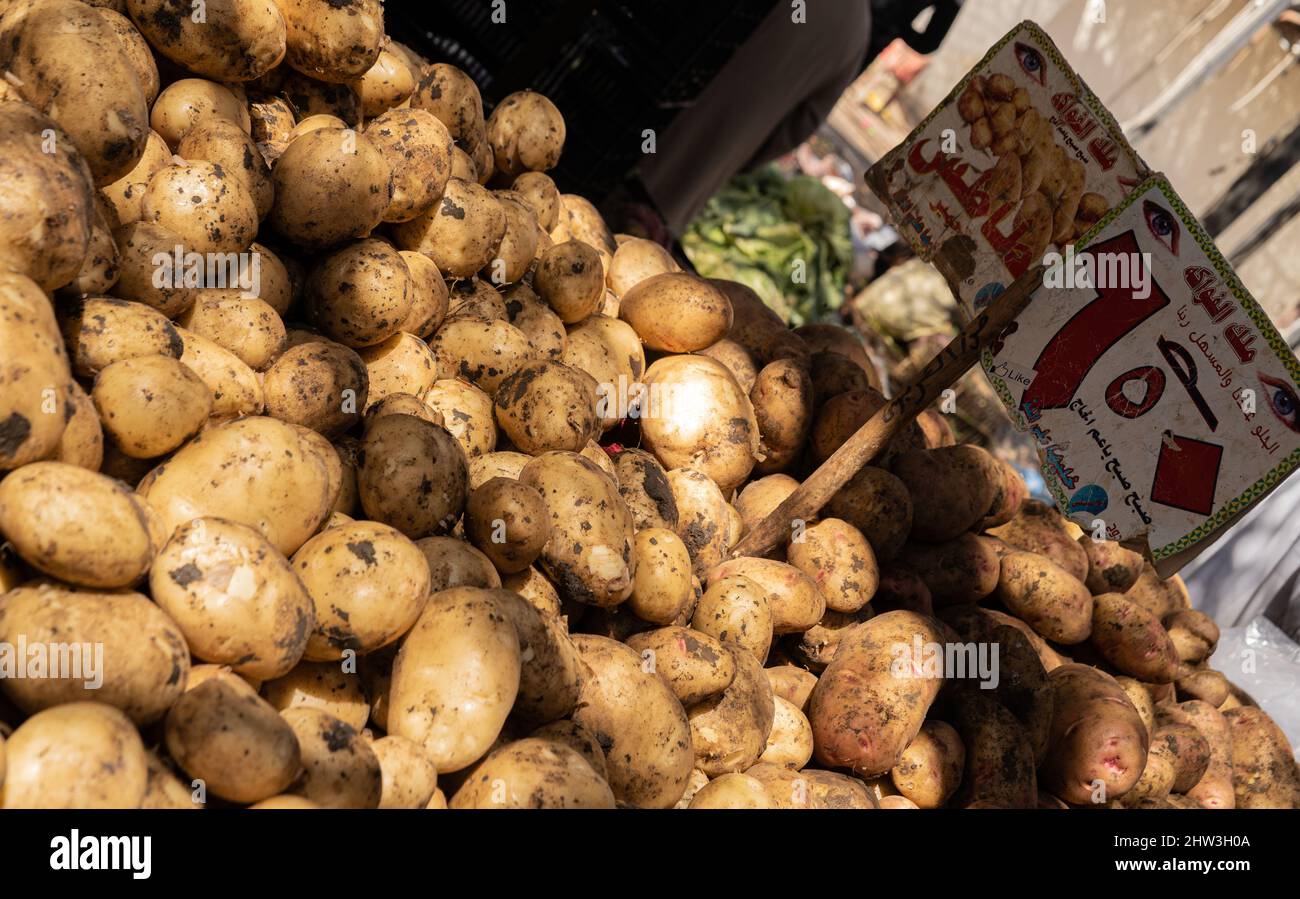 Fresh young potatoes on the Egyptian food market Stock Photo - Alamy