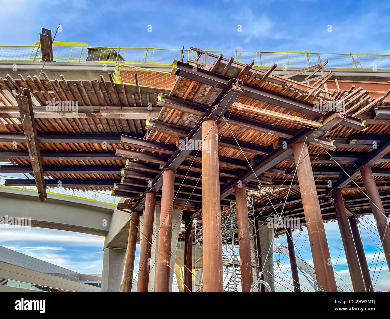 Overhead bracing hi-res stock photography and images - Alamy