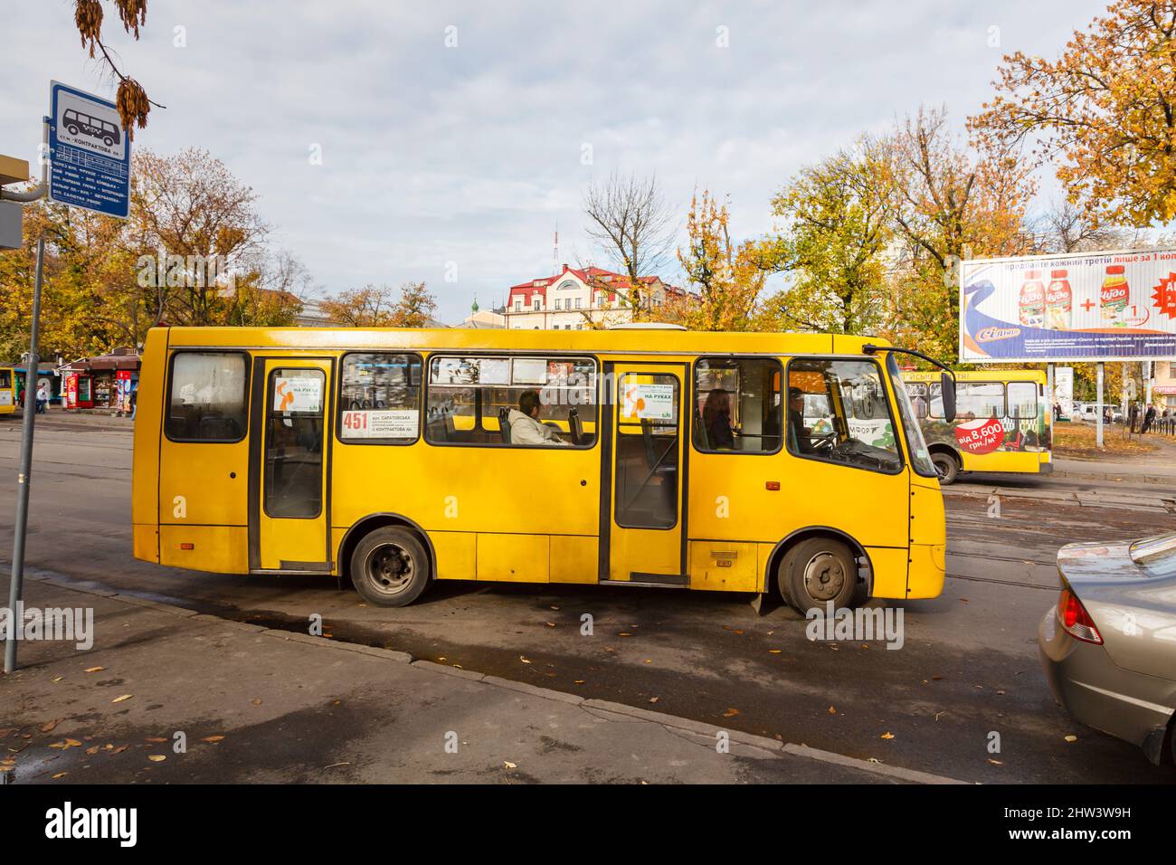 Yellow bus in kiev hi-res stock photography and images - Alamy