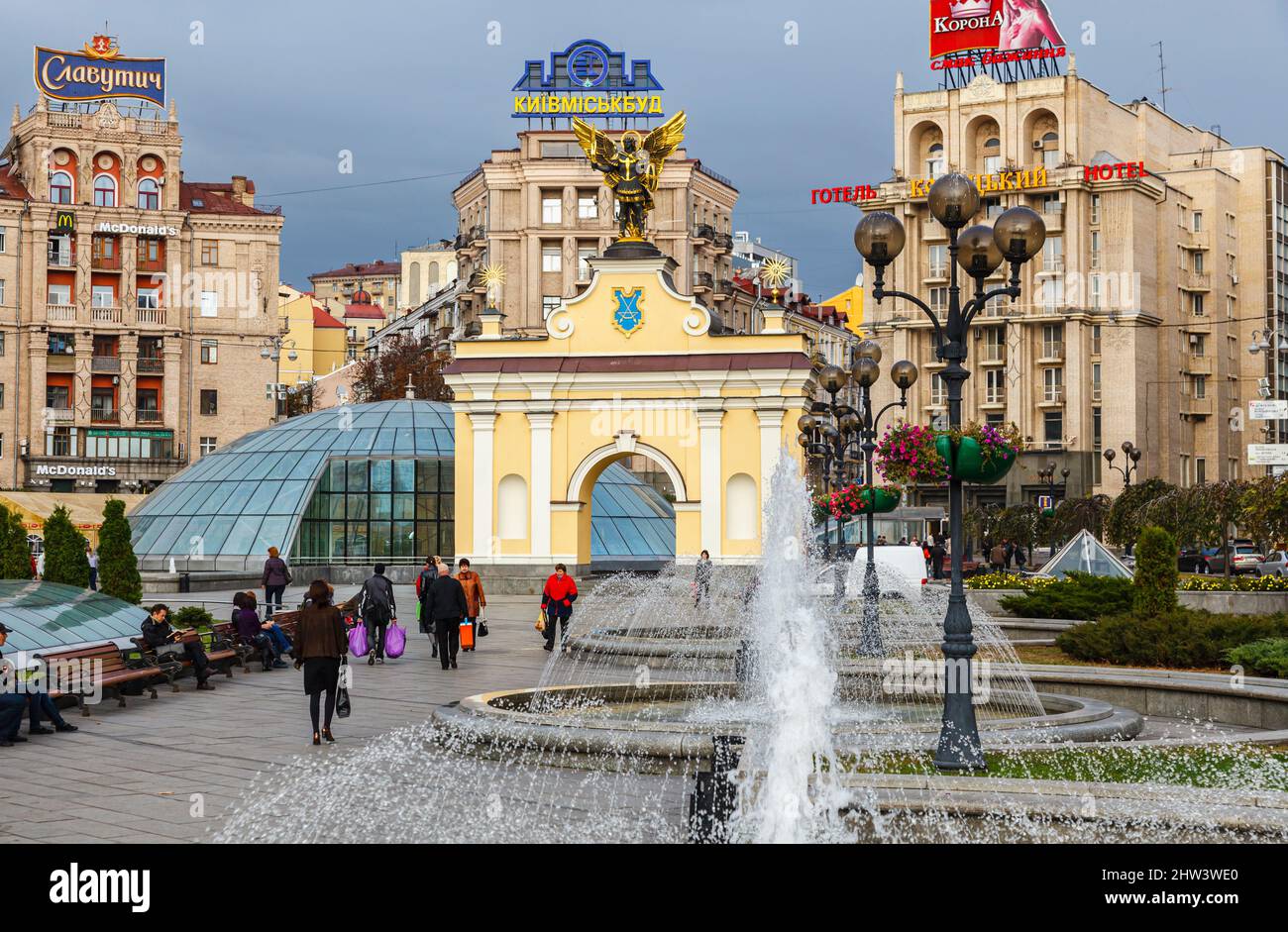Independence Square, Maidan Nezalezhnosti, in downtown Kiev, Ukraine ...