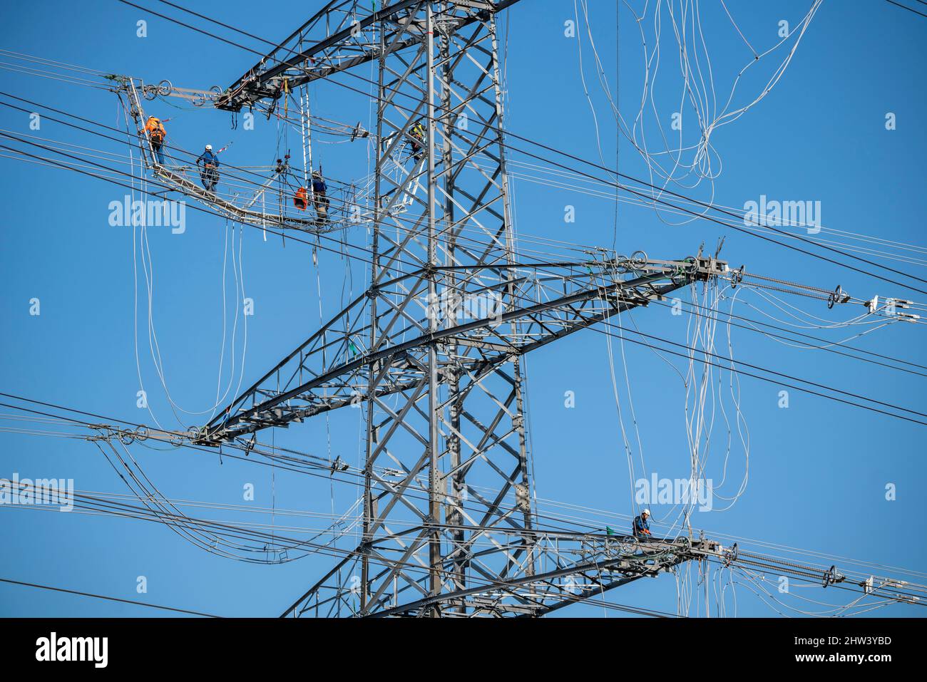 New construction of a 380 kV extra-high voltage overhead line, with 23 ...