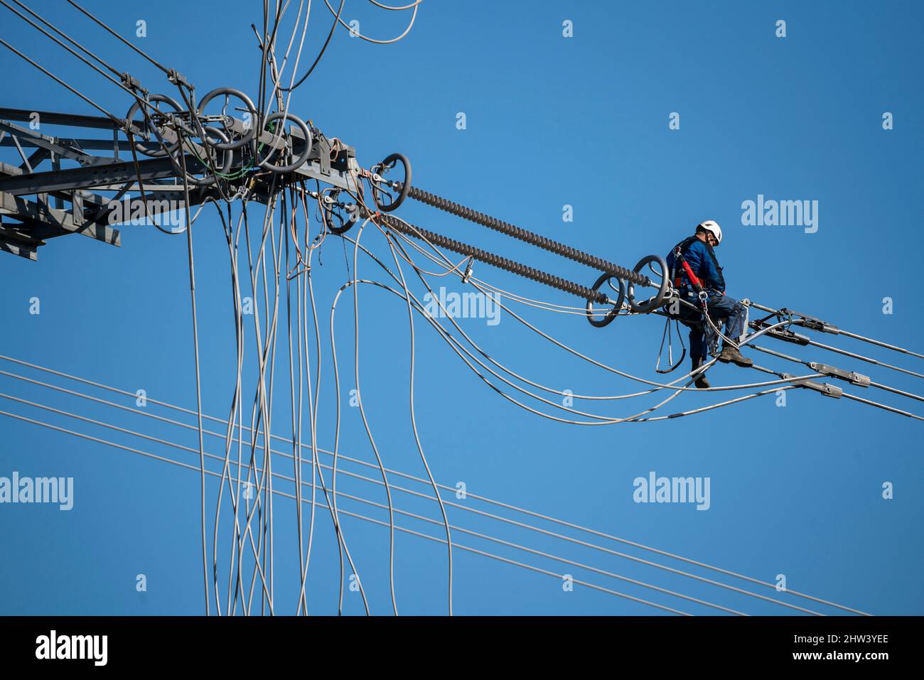 New construction of a 380 kV extra-high voltage overhead line, with 23 ...