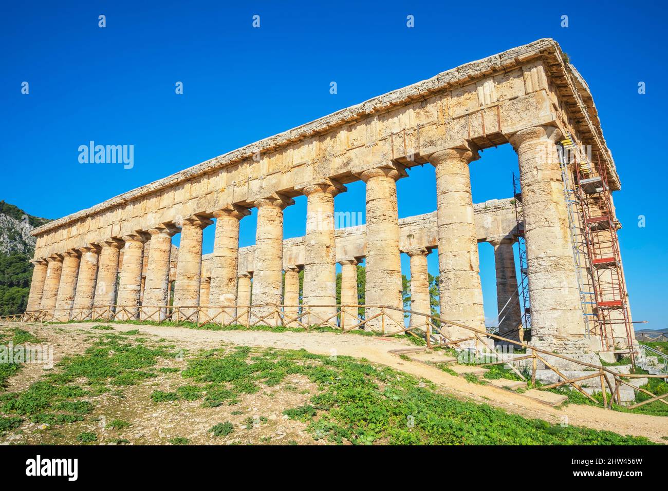 Segesta temples hi-res stock photography and images - Alamy