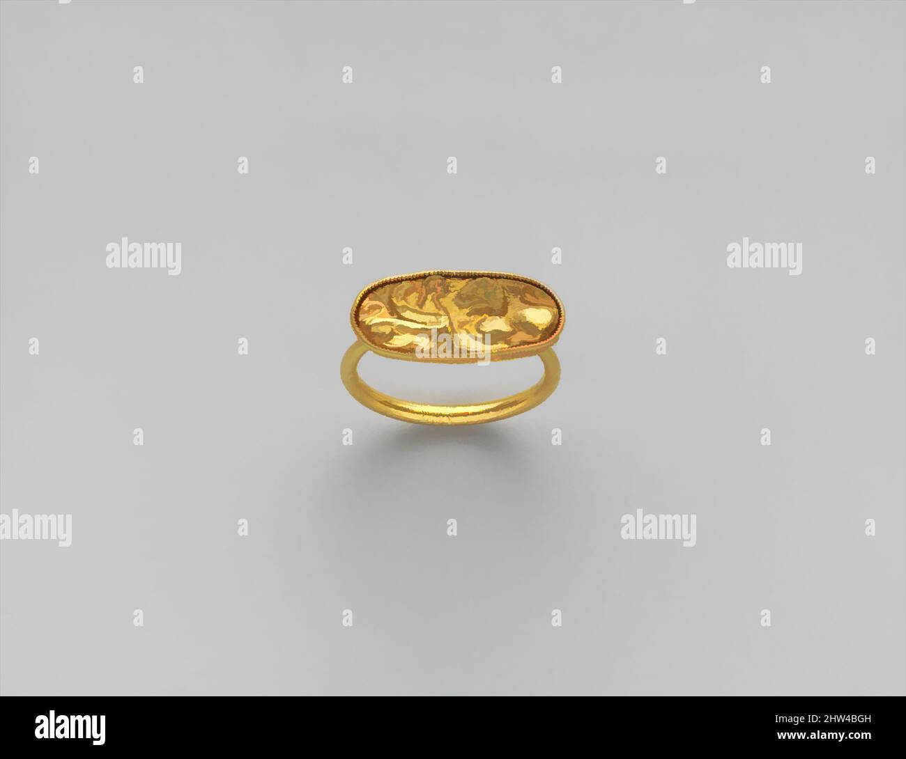 Filigree bezel hi-res stock photography and images - Alamy