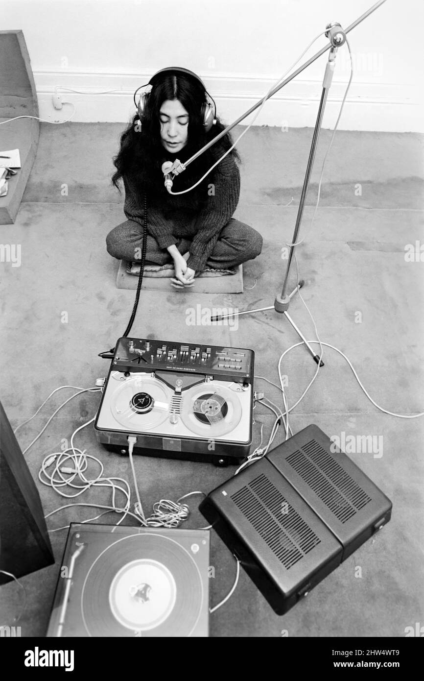 Japanese artist and singer Yoko Ono. 1967 A1313-013 Stock Photo - Alamy