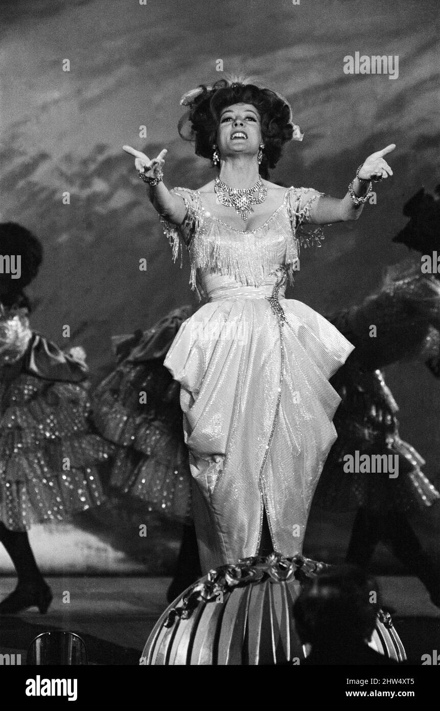 Maggie Smith during the filming of 'Oh! What a Lovely War', directed by ...
