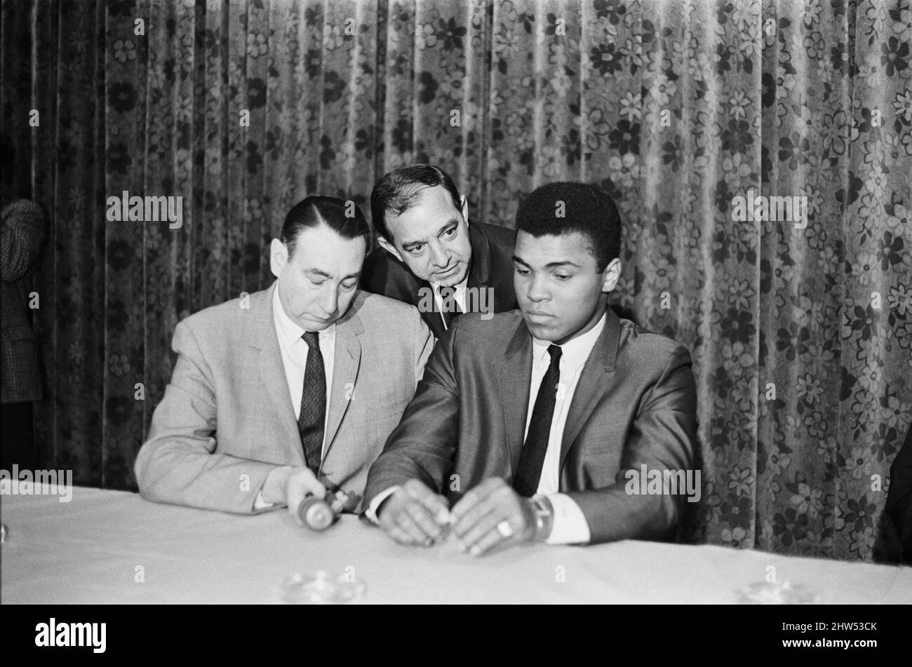 Muhammad Al in a press conference leading up to his bout with Ernie ...