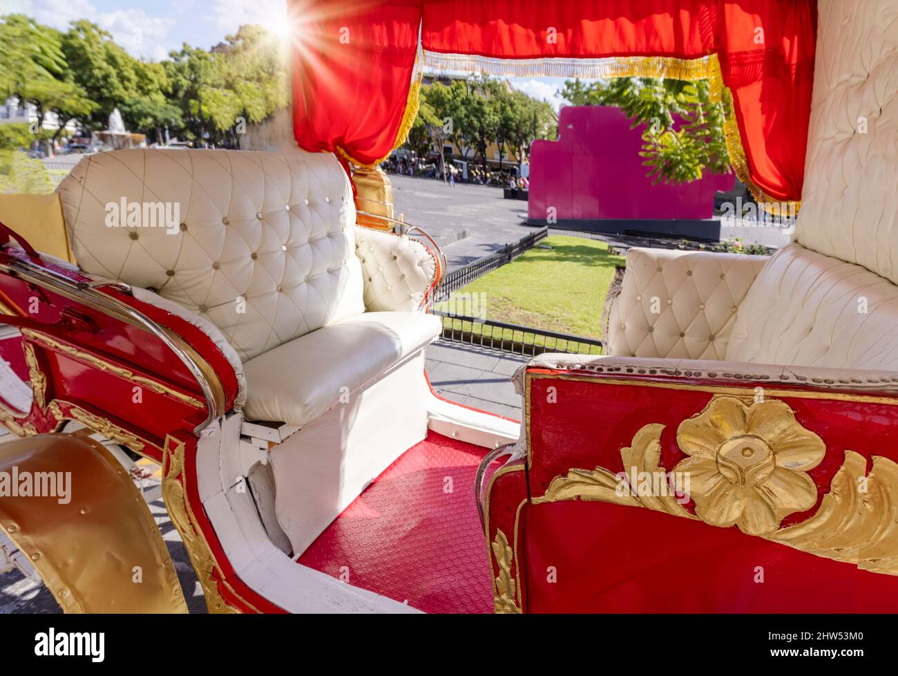 Mexico, Chariot in front of Guadalajara Cathedral waiting for tourists ...
