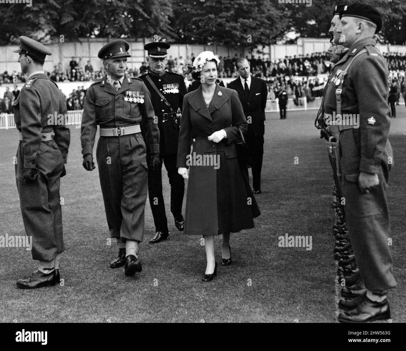 The Queen inspecting the 9th Queen's Own Warwickshire and ...