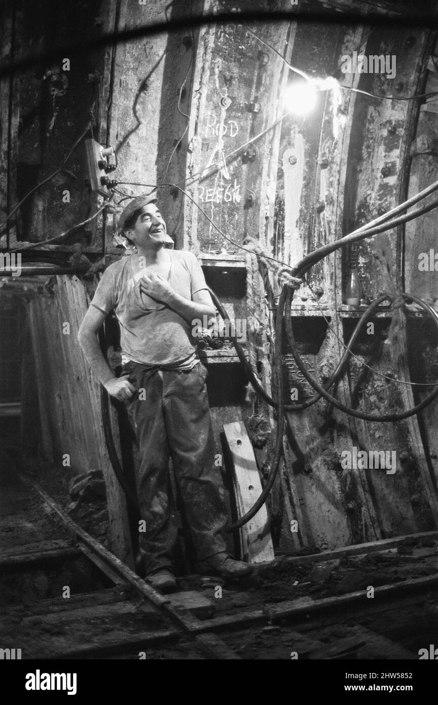 Construction of the Victoria Line under the streets of London 29th ...