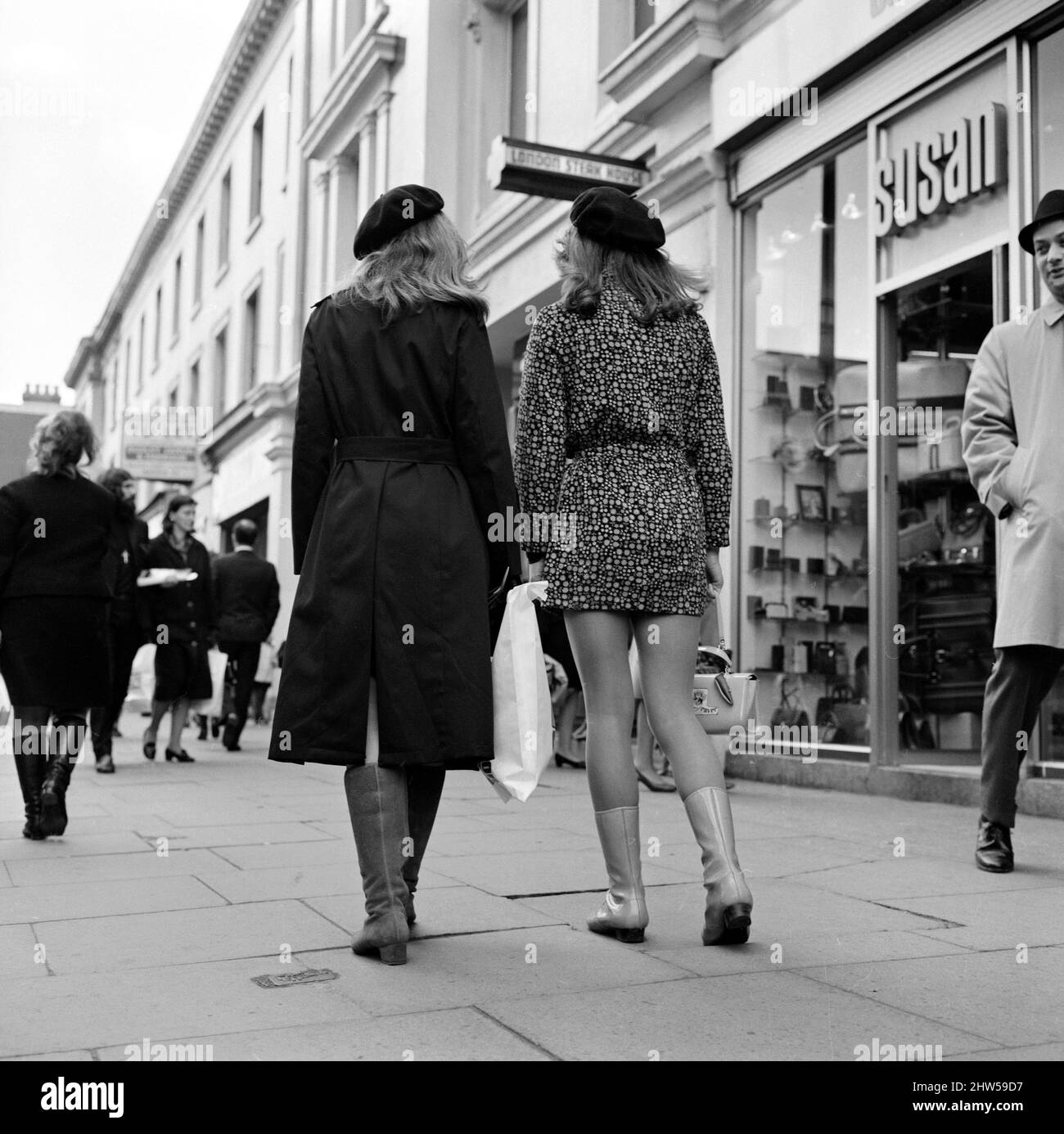 Mini skirts 1960s hi-res stock photography and images - Alamy