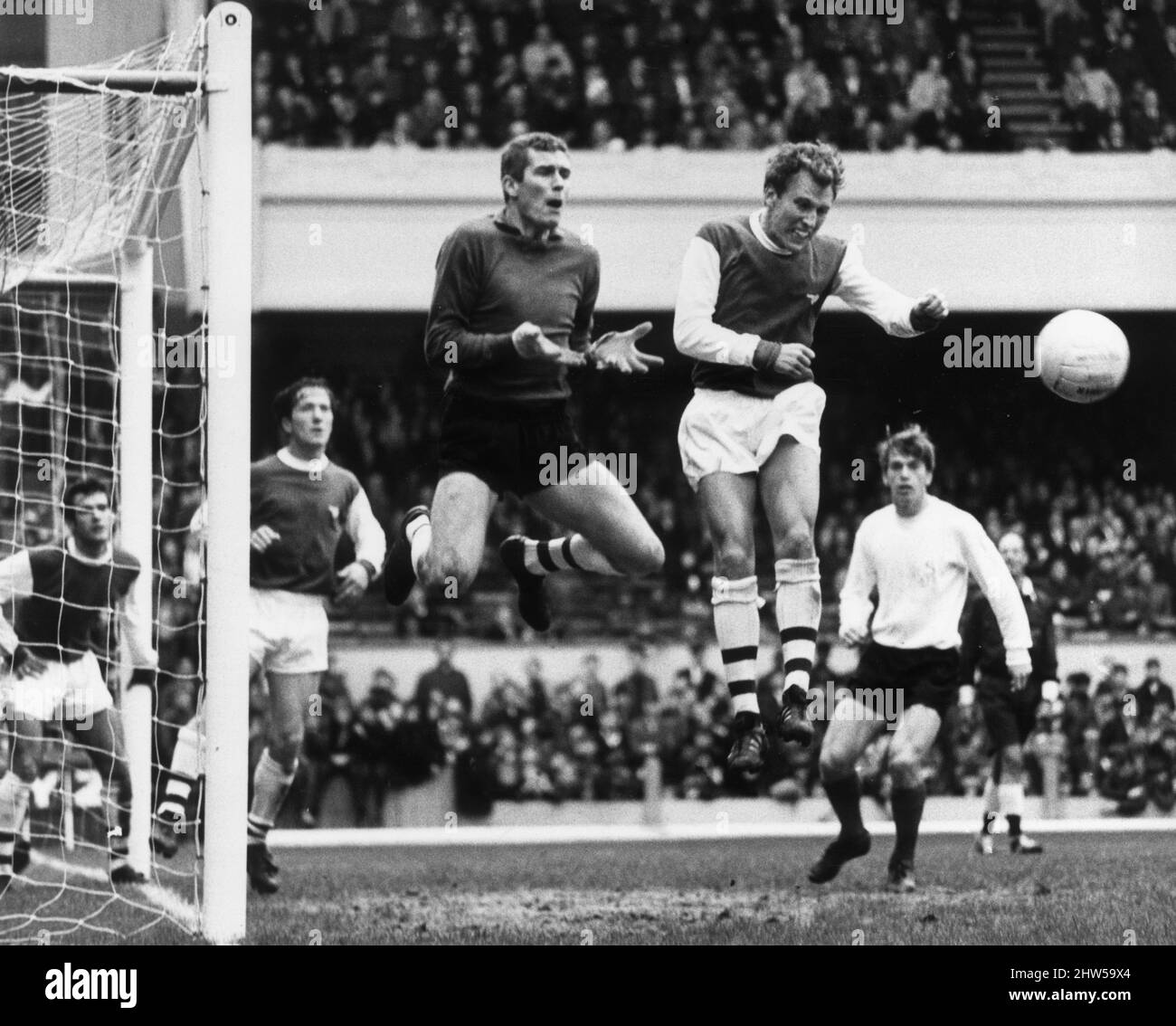 Goalkeeper jim furnell hi-res stock photography and images - Alamy