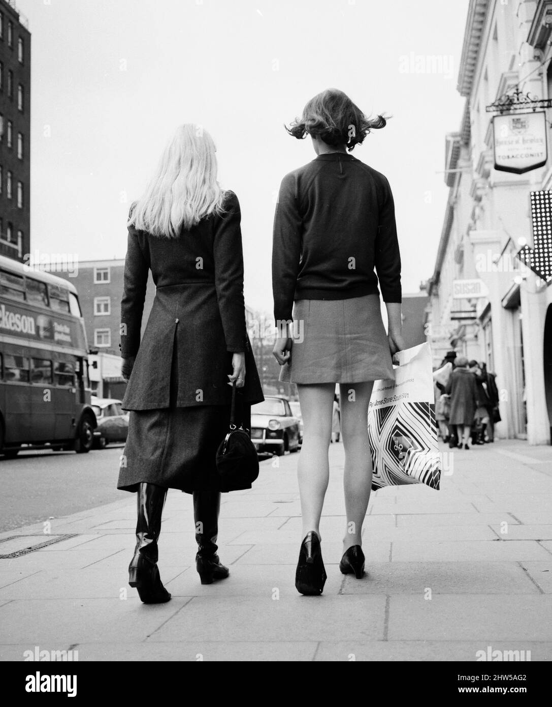 Mini skirts 1960s hi-res stock photography and images - Alamy