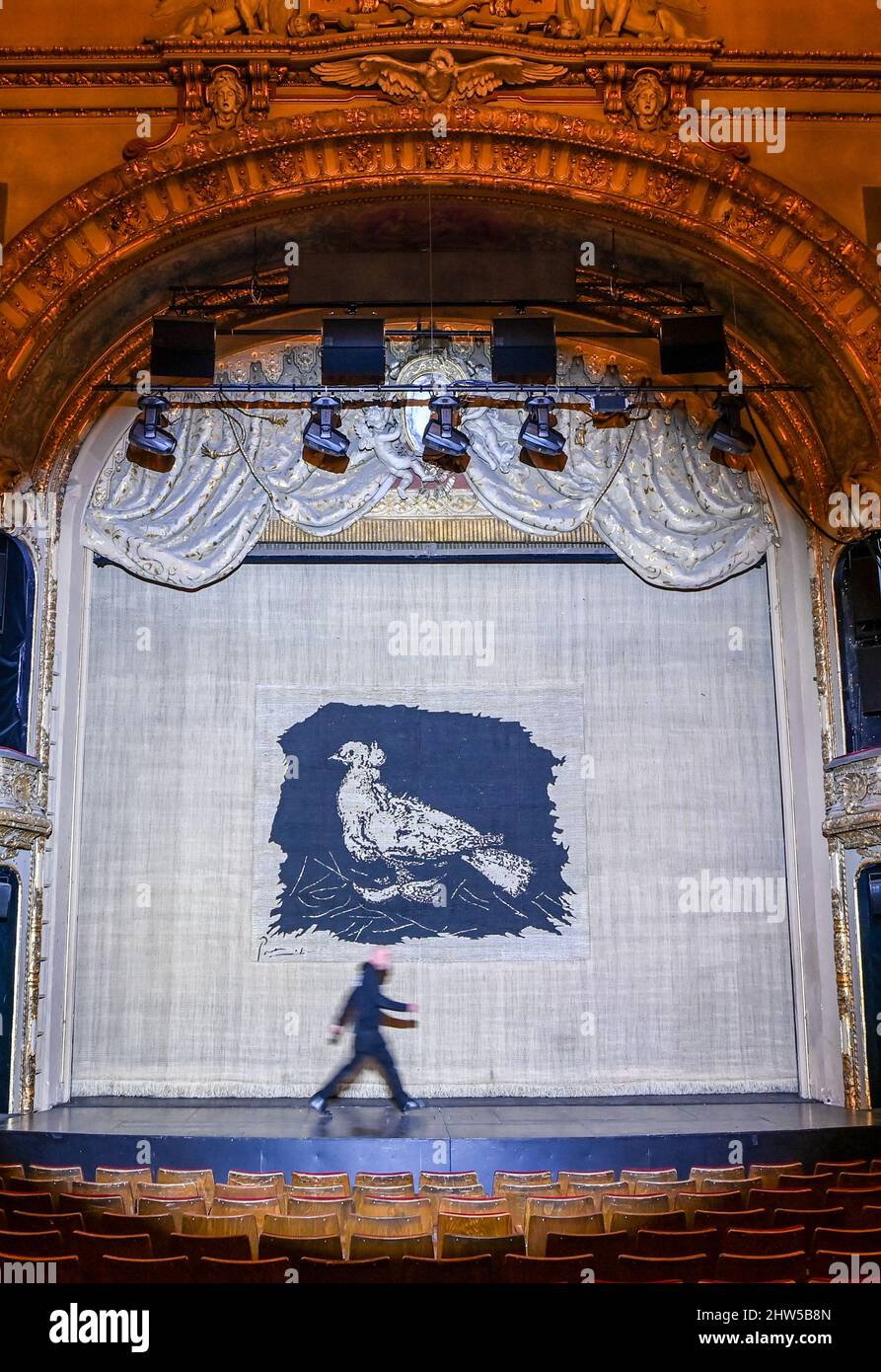 Berliner ensemble bertolt brecht theatre hi-res stock photography and ...