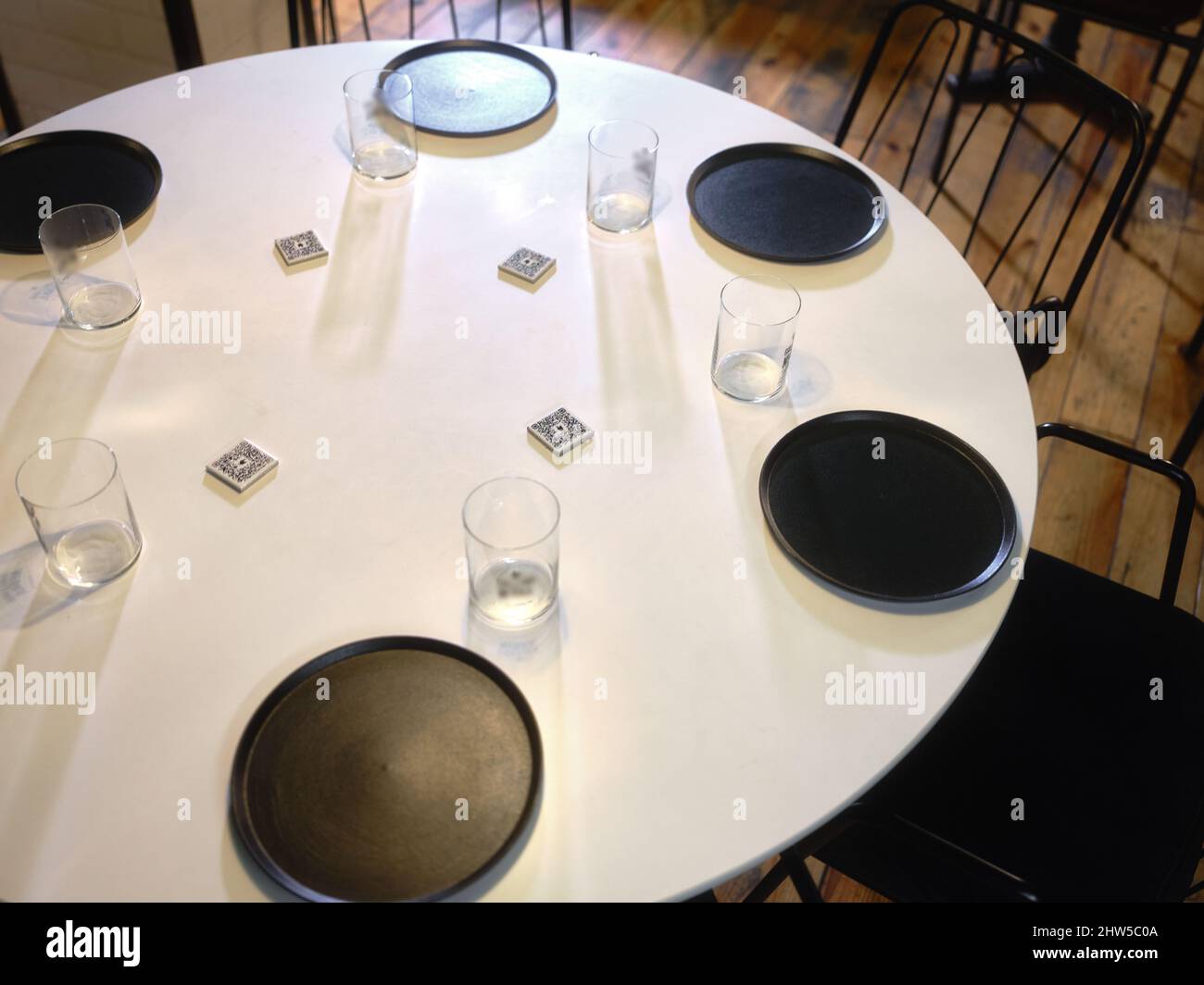 Round table prepared for six people in a restaurant Stock Photo - Alamy