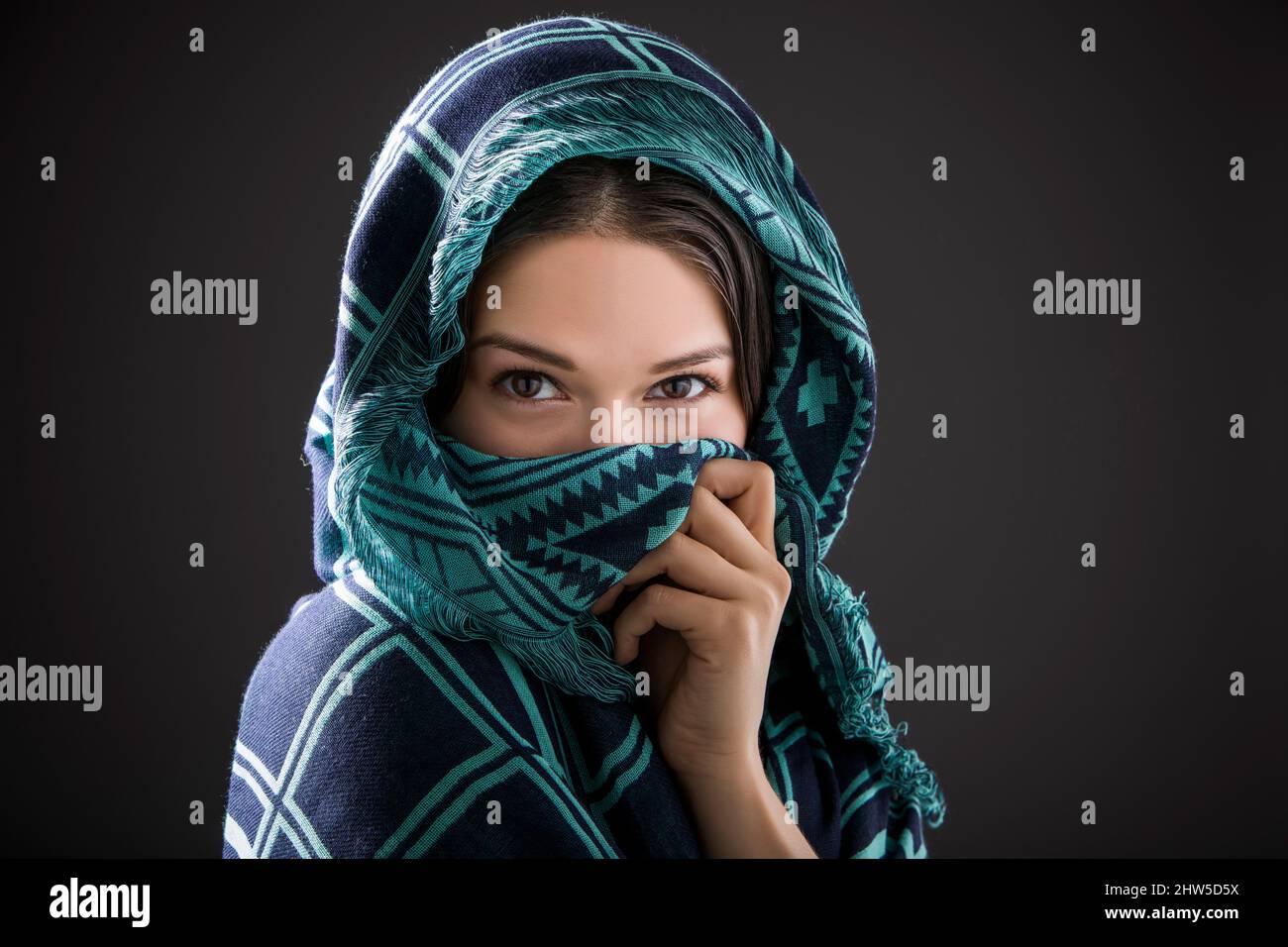 Headscarf shawl portrait hi-res stock photography and images - Alamy