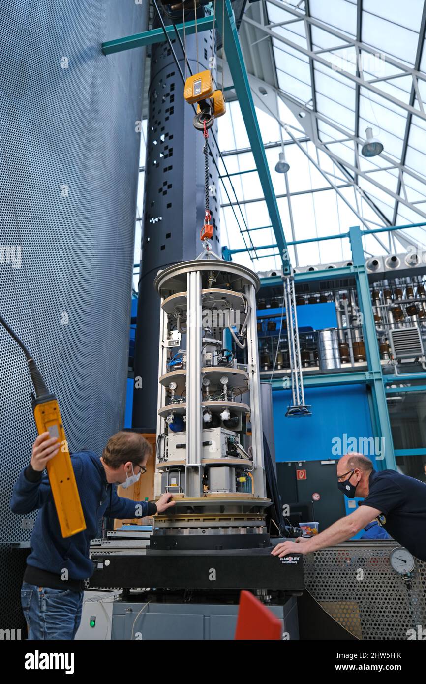 Microgravity drop tower hi-res stock photography and images - Alamy