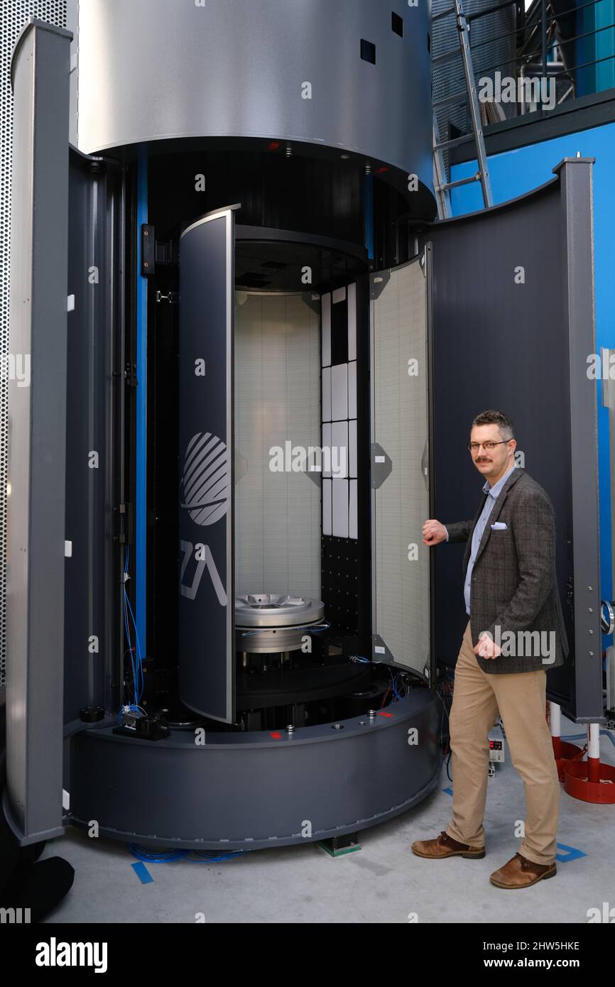 Microgravity drop tower hi-res stock photography and images - Alamy