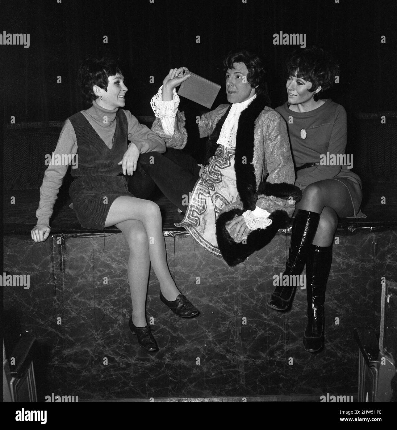 "Coronation Street" actor Philip Lowrie is moving to the Palace Theatre ...