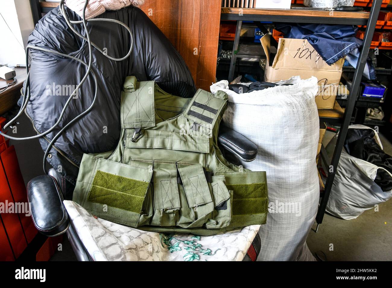 Armored vest produced on the premises of the Defence Centre organized ...