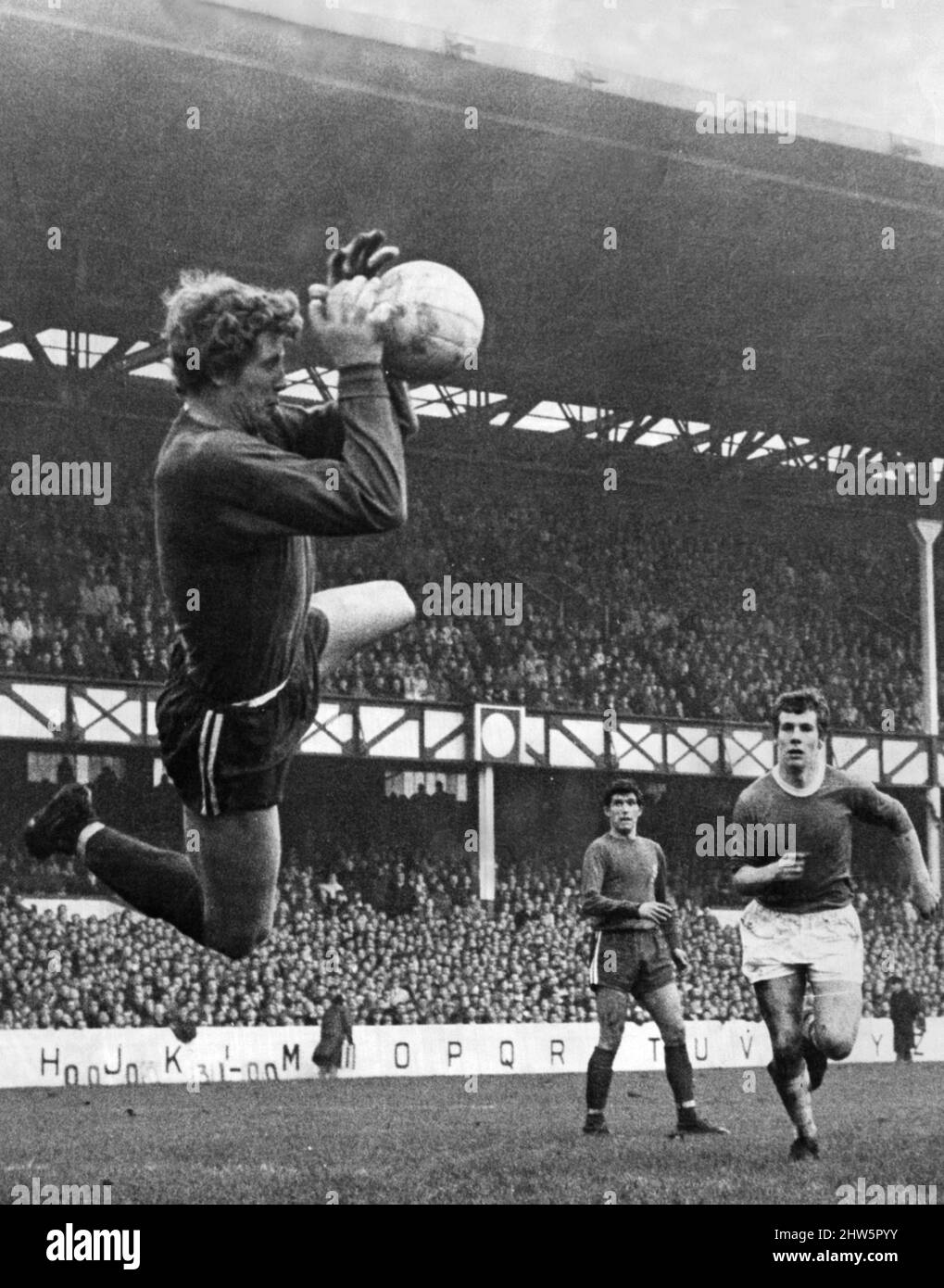 Jimmy Montgomery Sunderland goalkeeper in action during league match ...
