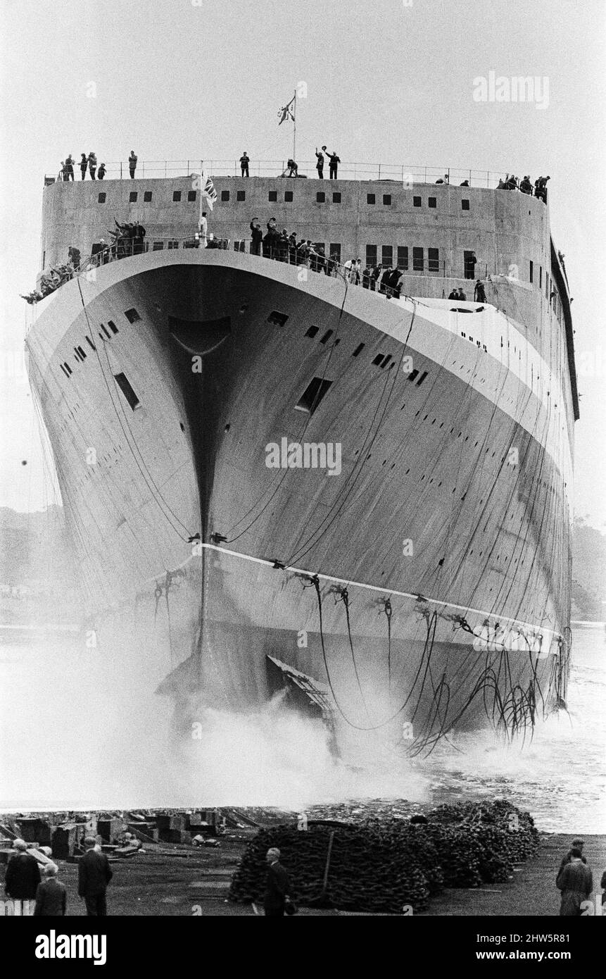 Queen elizabeth ii qe2 launch 1967 hi-res stock photography and images - Alamy