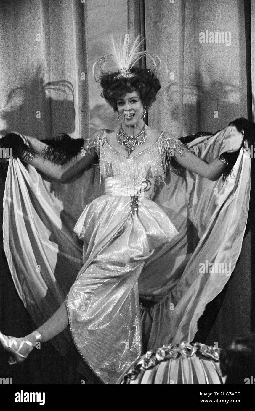 Maggie Smith during the filming of 'Oh! What a Lovely War', directed by ...