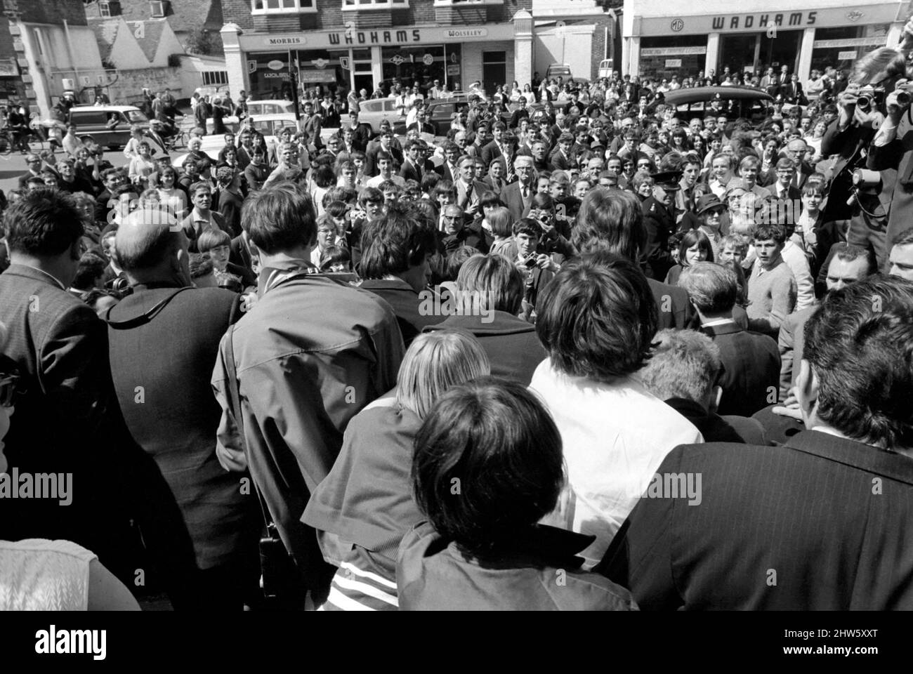 Crowds watch Mick Jagger and Keith Richards on 10 May 1967 on the steps ...