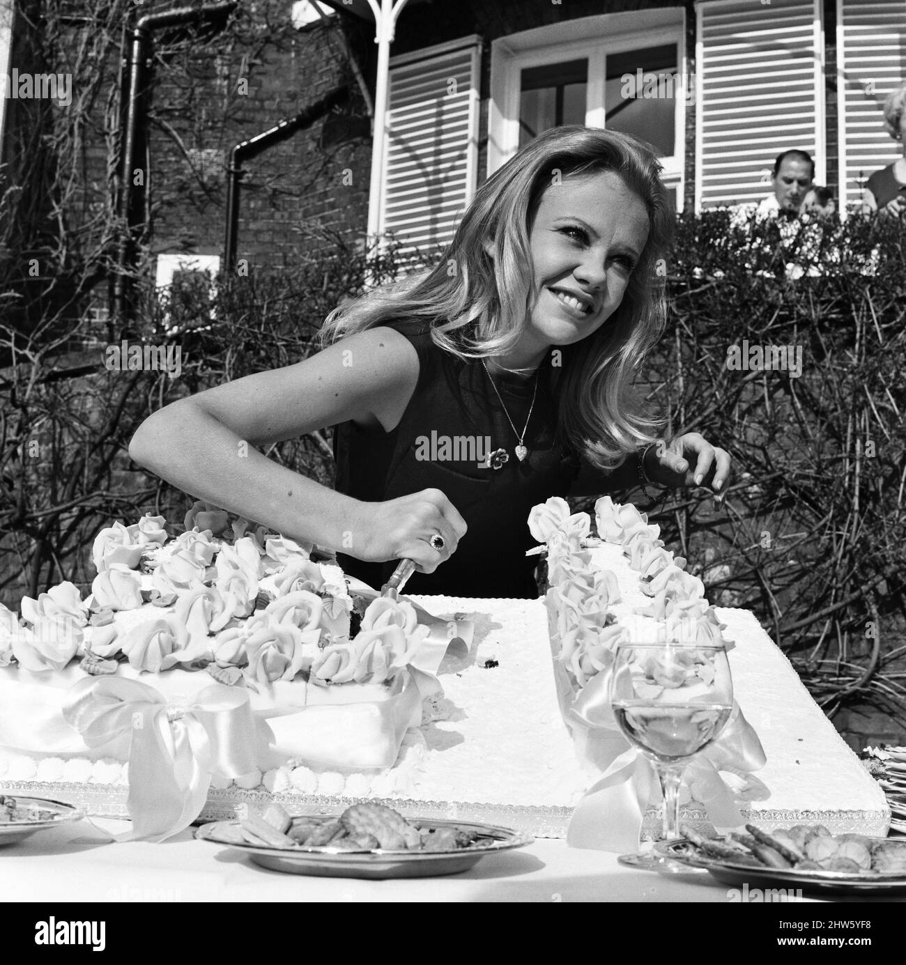Hayley Mills celebrates her 21st birthday at her parents home at ...