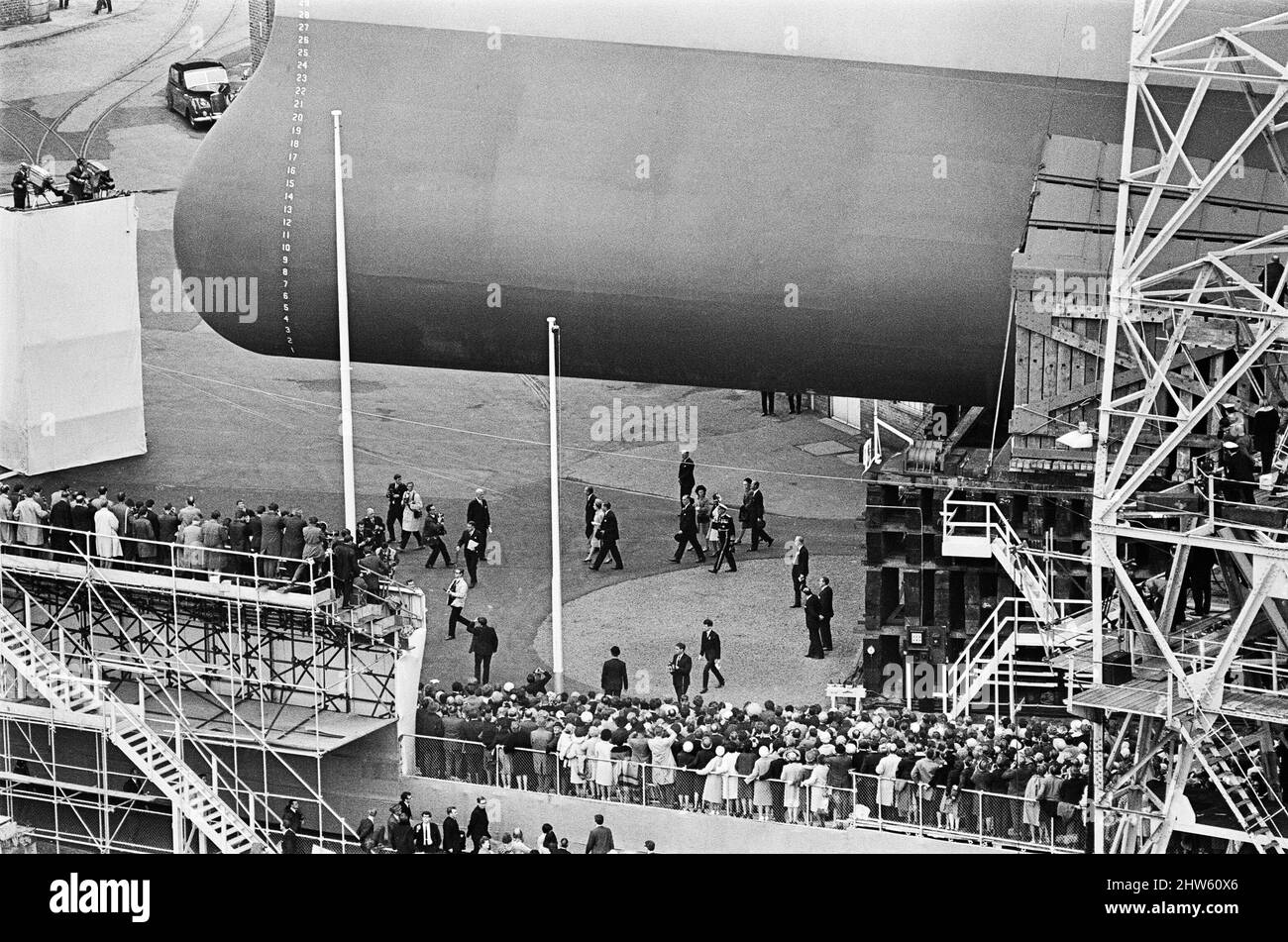 Queen elizabeth ii qe2 launch 1967 Black and White Stock Photos ...