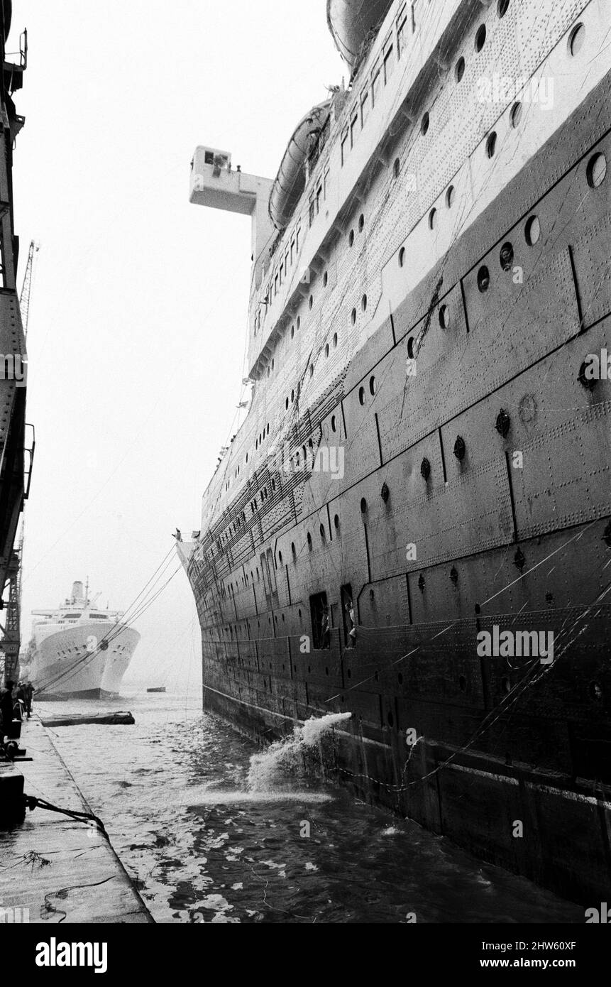 Cunard white star line queen mary hi-res stock photography and images ...