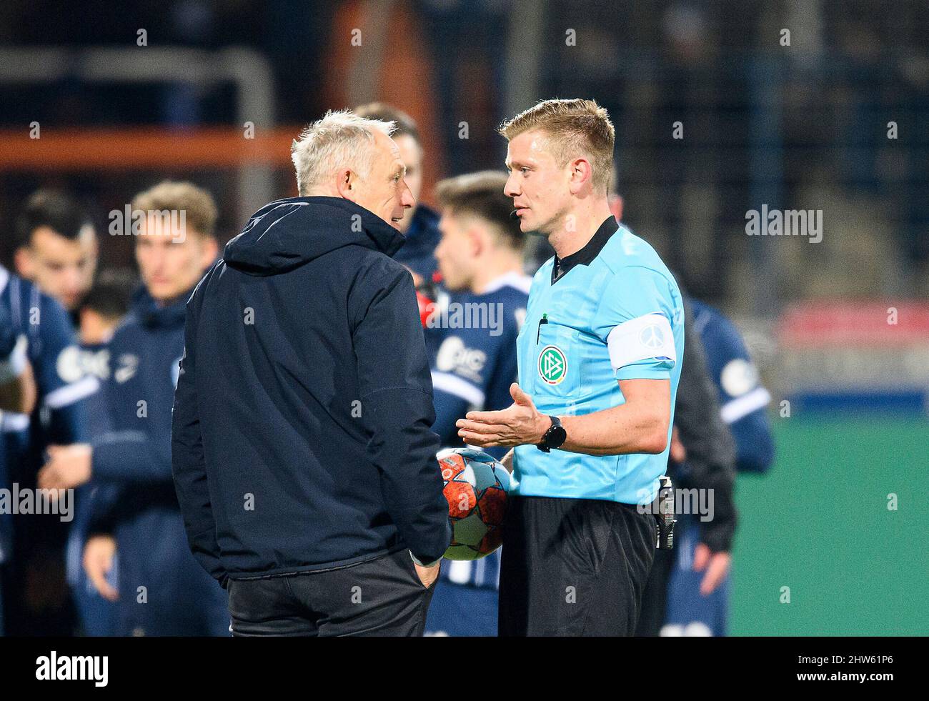 Referee Robert SCHROEDER (Schröder) in conversation with coach ...