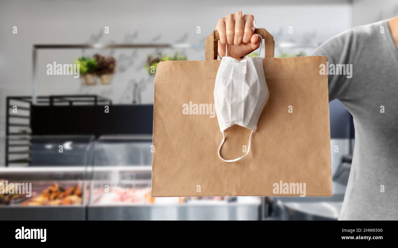 Delivery woman in face mask hi-res stock photography and images - Alamy