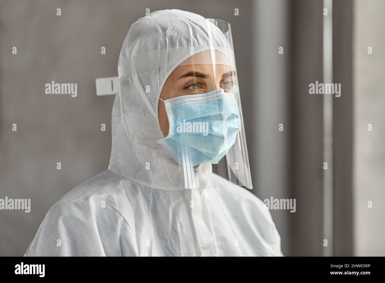 Doctor wearing protective wear hi-res stock photography and images - Alamy