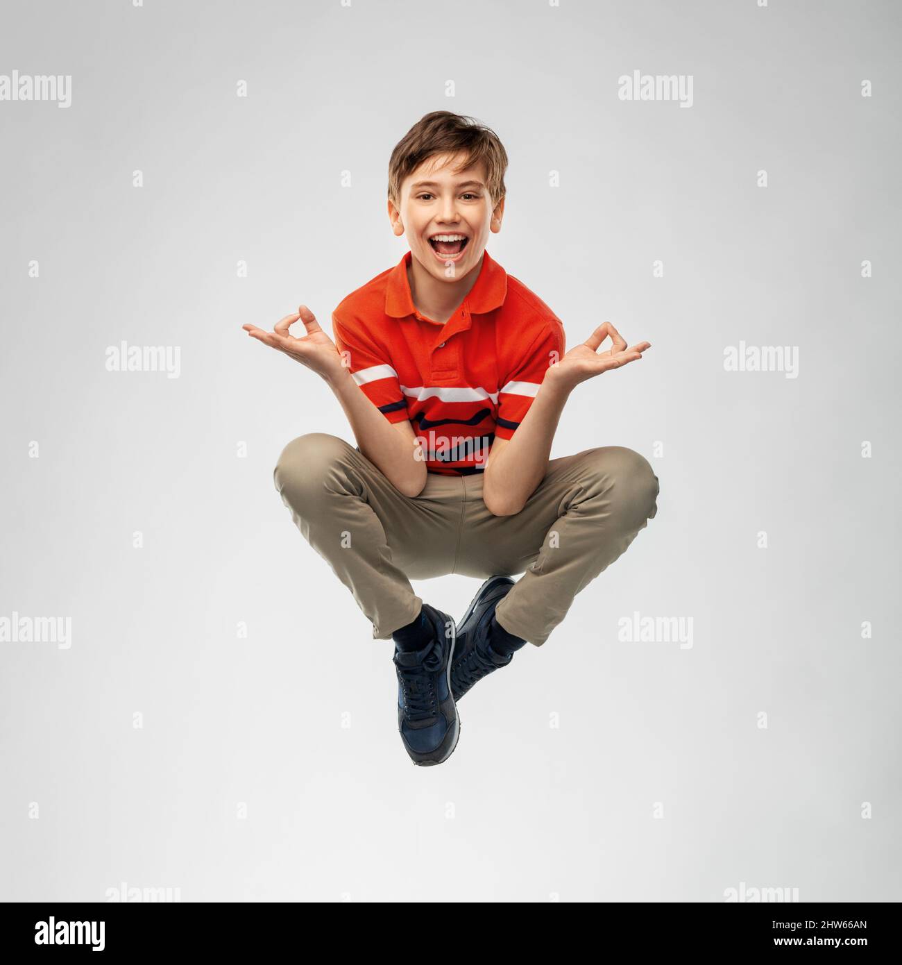 Pose smiling hi-res stock photography and images - Alamy