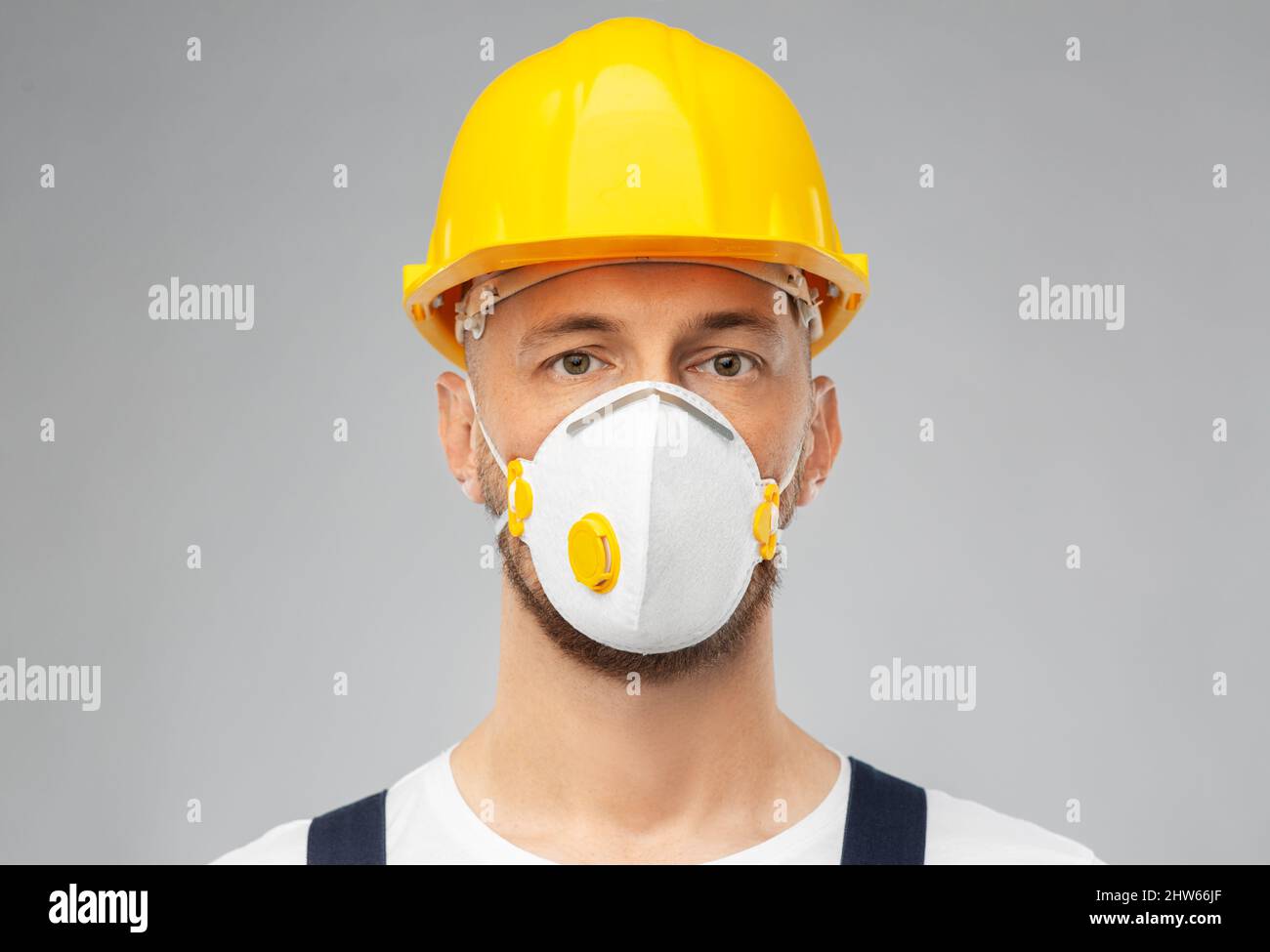 Portrait builder in yellow helmet hi-res stock photography and images ...