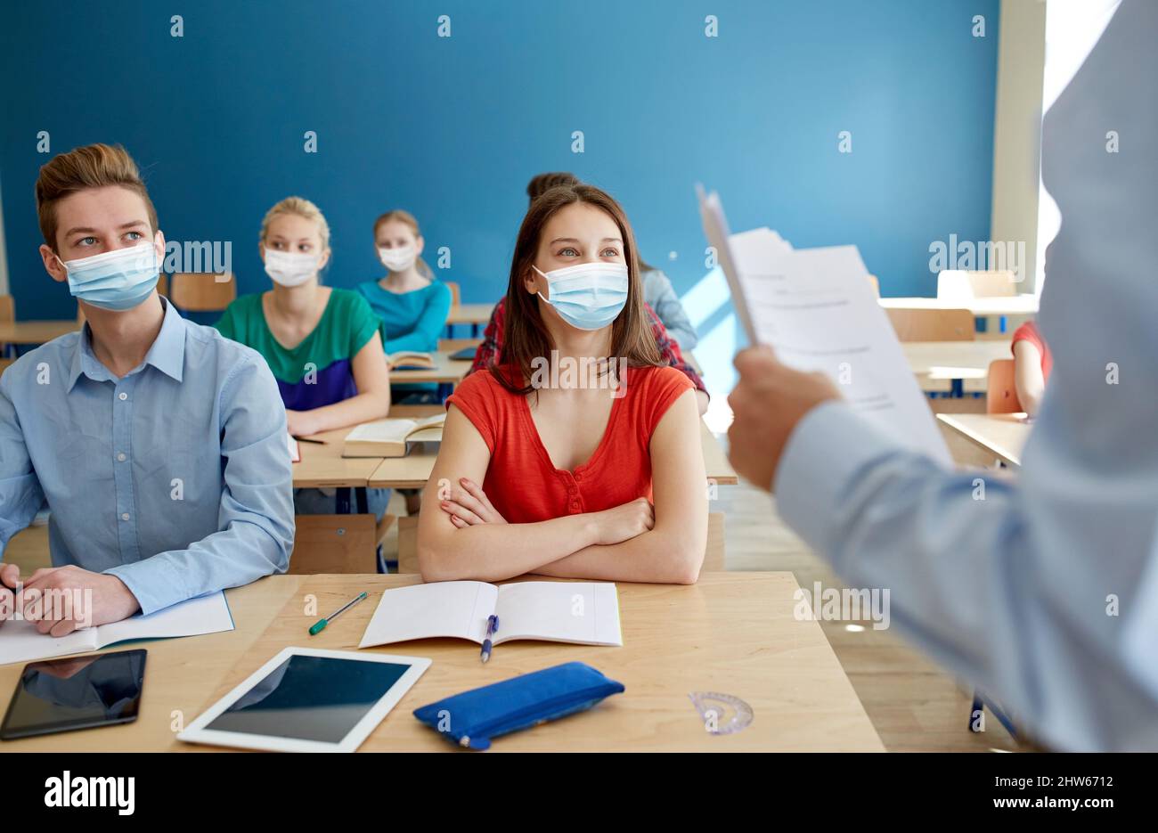 High school mask classroom hi-res stock photography and images - Alamy