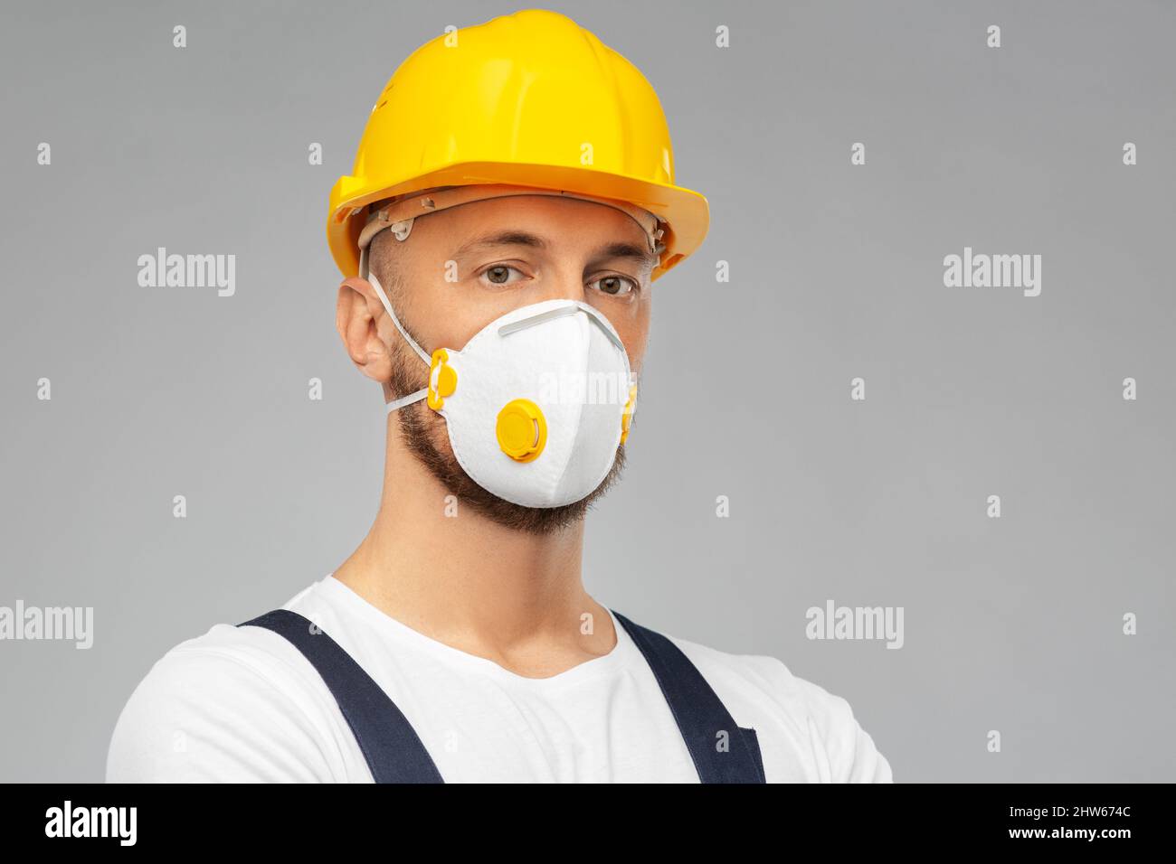 Portrait builder in yellow helmet hi-res stock photography and images ...