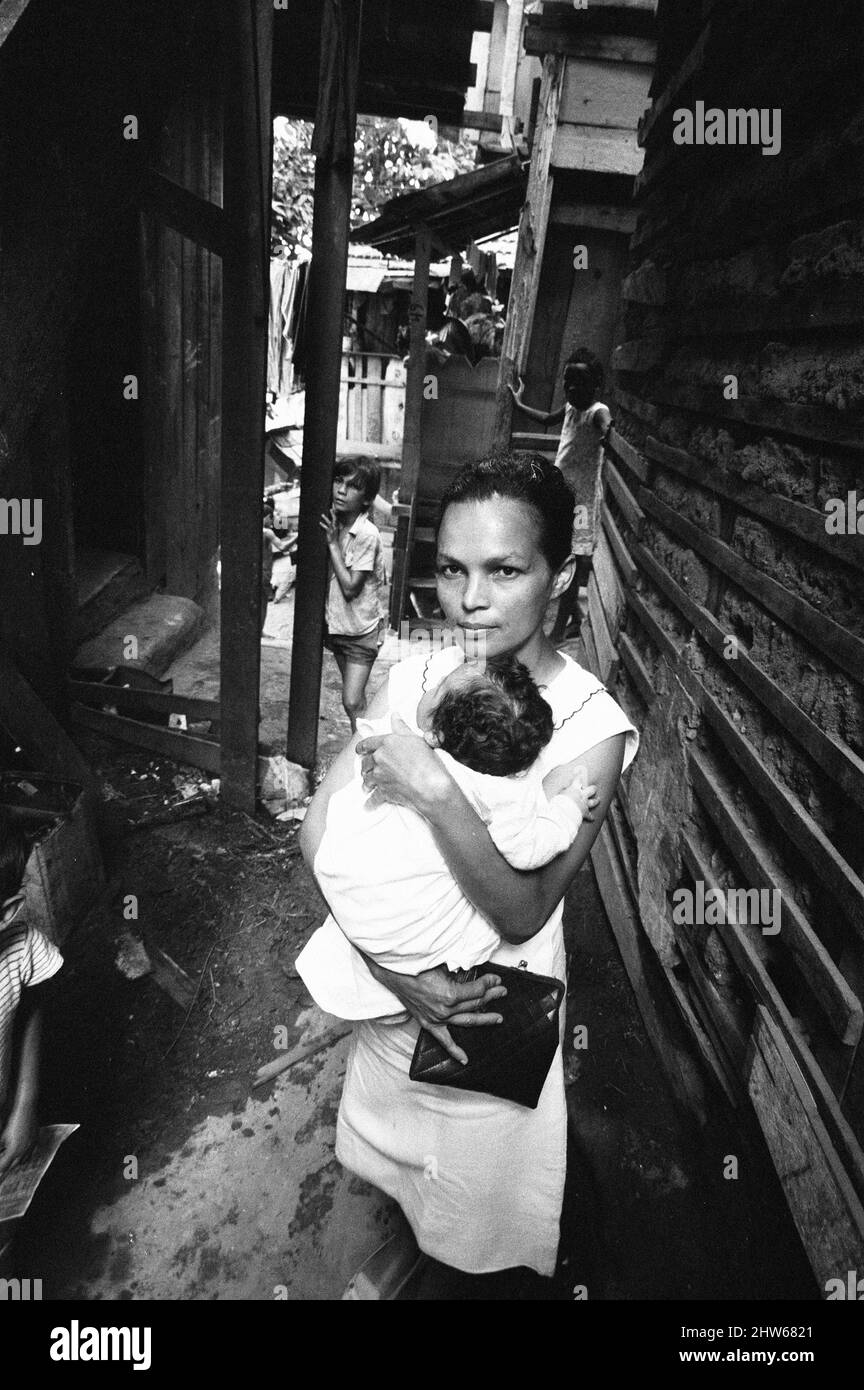 Favela mother children slums in Black and White Stock Photos & Images ...