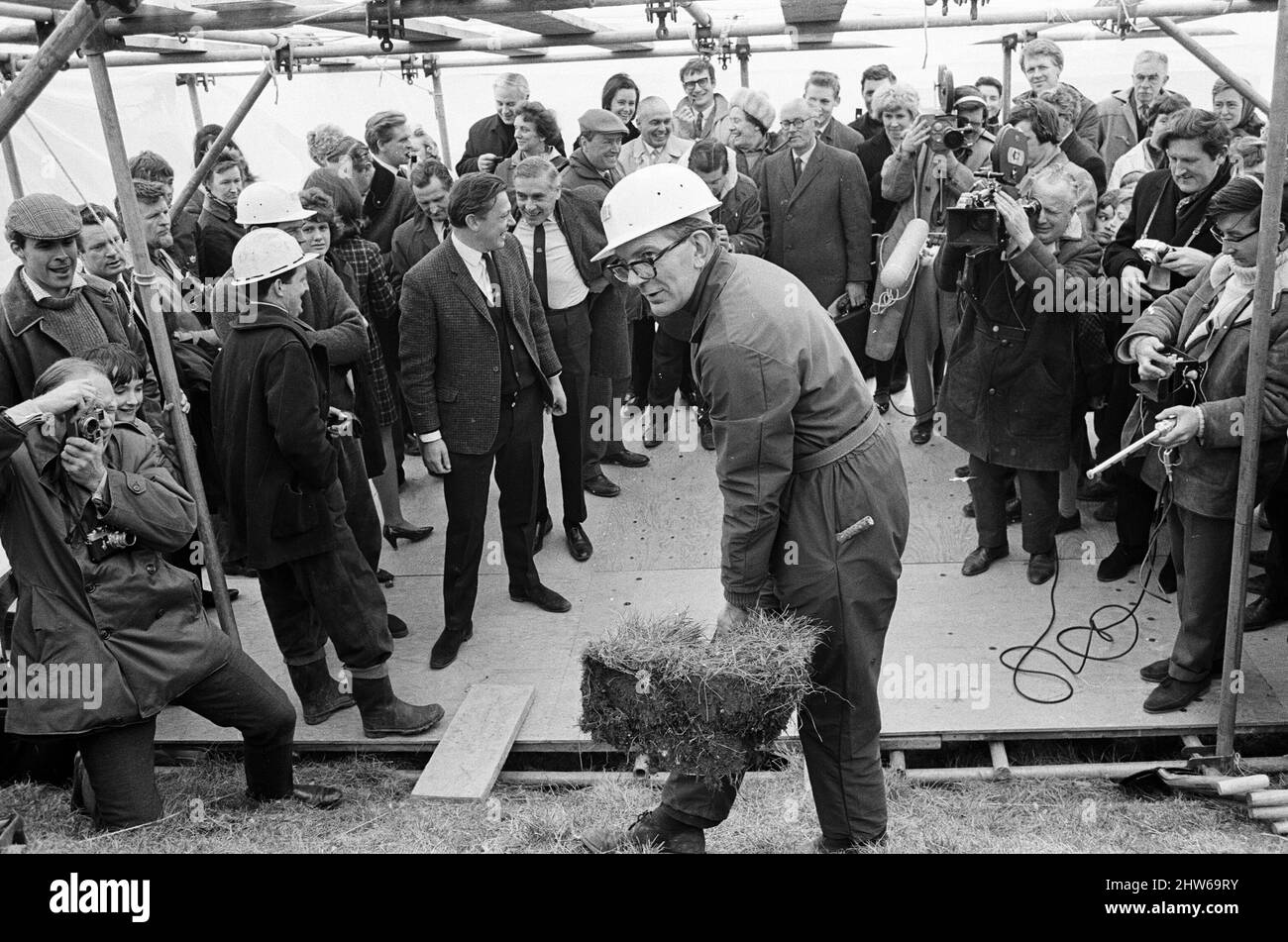 Excavation at Silbury Hill, Wiltshire, to be broadcast on the BBC ...