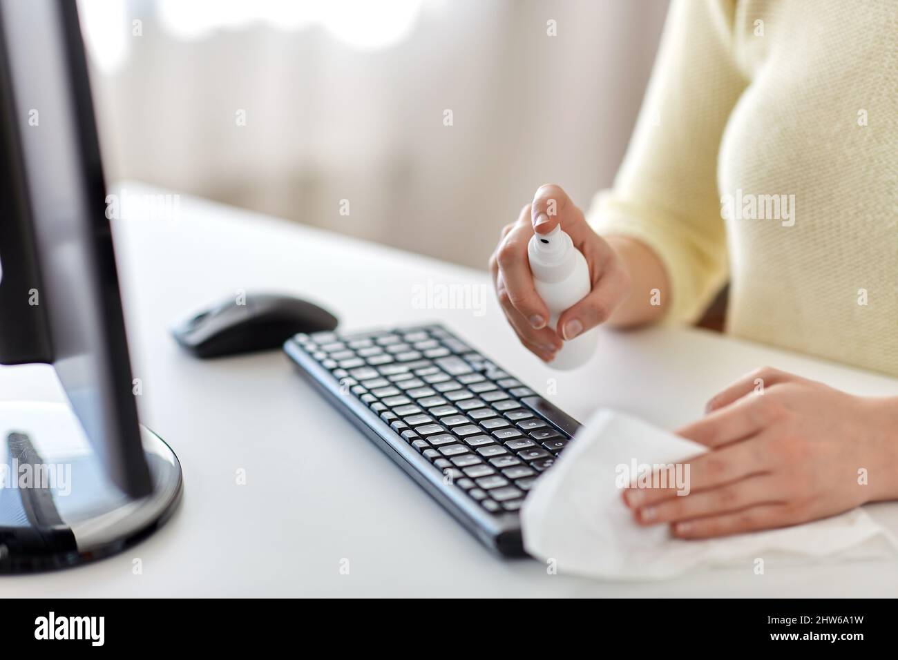 Cleaning keyboard hi-res stock photography and images - Alamy